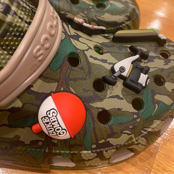 CROCS | Shoes | Luke Combs X Crocs Bootleggers 222 Realtree Camo Clog ...